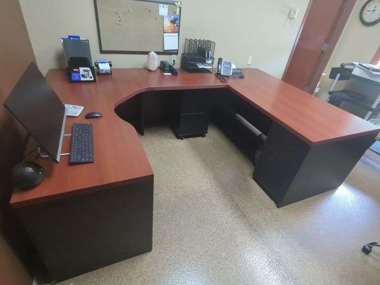 Owner executive surround desk system including 36x72 return with ...
