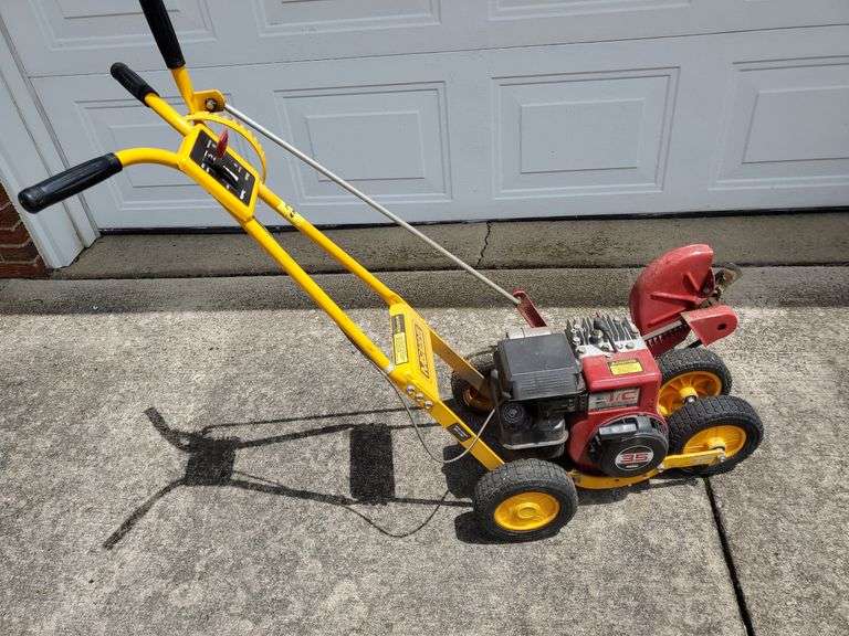 McClane edger model 801-3.5 IC with Briggs & Stratton 3 and 1/2 ...