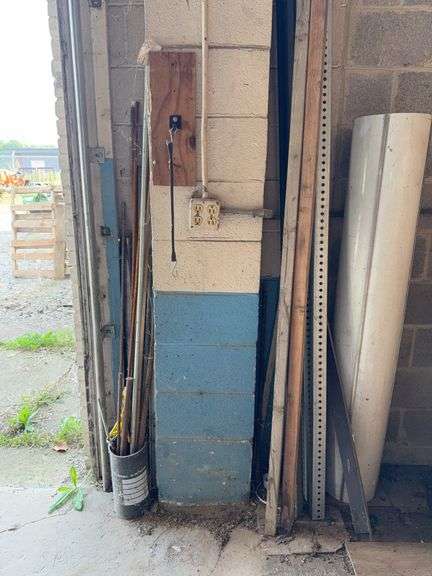 “1/2” and 3/4” Threaded Bar stock, Square Metal Brackets - Bid-Assets ...