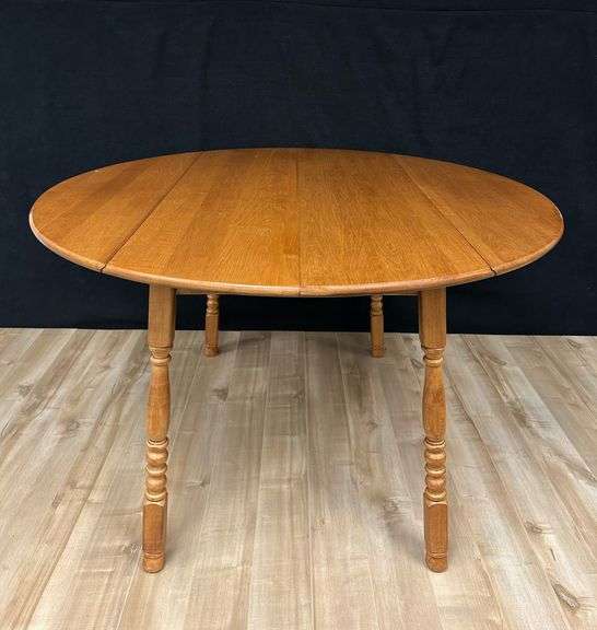 Vilas Solid Maple Dining Table - Bartlett Auctions Inc.