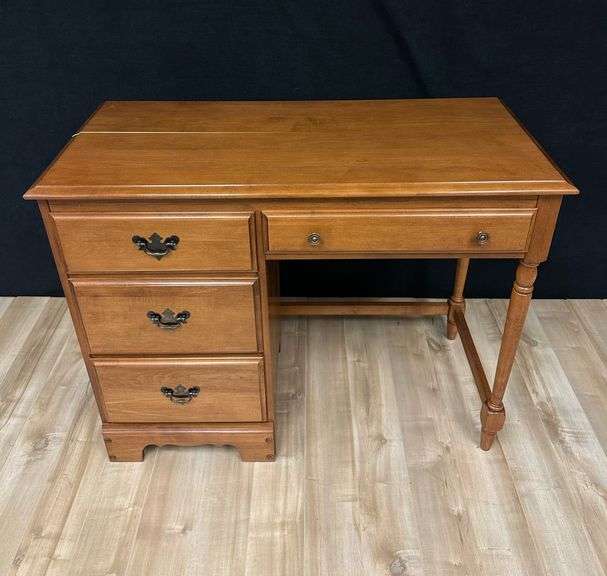 Vilas Solid Maple SIngle Pedestal Desk - Bartlett Auctions Inc.
