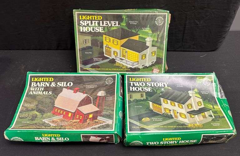 House and Barn Scale Model Sets - Bartlett Auctions Inc.