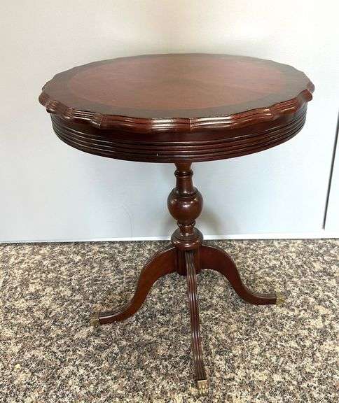 Scalloped Edge Duncan Phyfe Style Round Table - Bartlett Auctions Inc.
