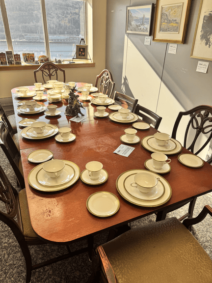 84 Piece Wedgwood Fine China - ‘Chester’ Pattern - Bartlett Auctions Inc.