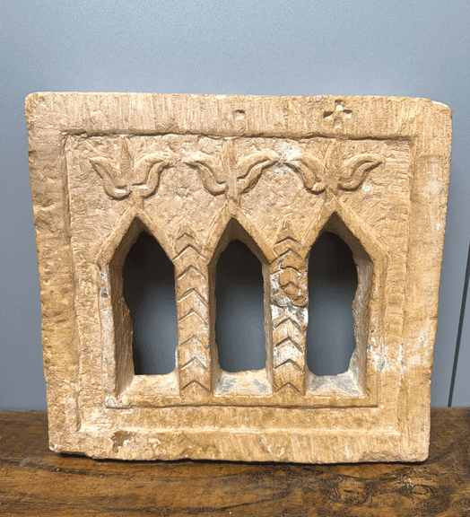 Triple-Arch Niche - Bartlett Auctions Inc.