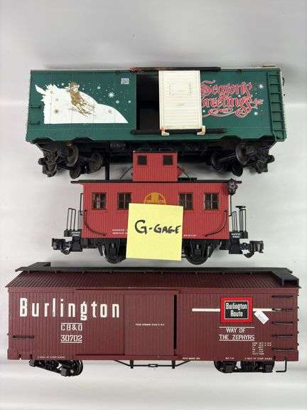 G LOT 3 Train Cars Caboose Boxcars Season's Greetings - Bartkus Auctioneers