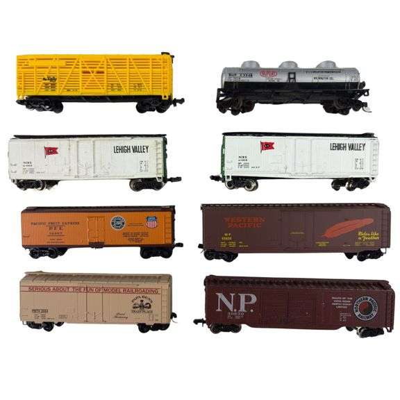 N LOT 8 Train Cars Box Freight Reefer Tanker - Bartkus Auctioneers