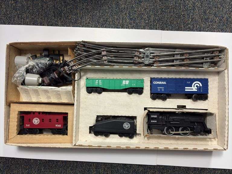 O27 Vintage 1987 Lionel Freight Flyer Boxed Train Set - Bartkus Auctioneers