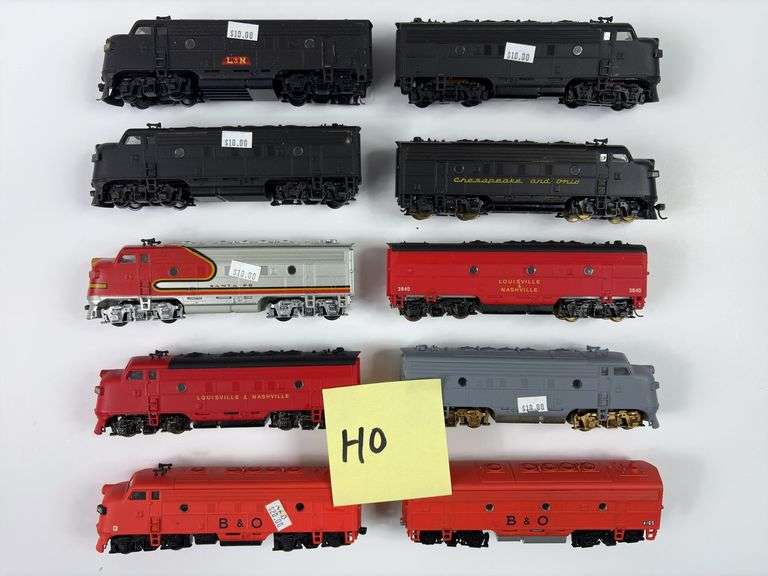 HO LOT 4 Powered Train Engines + 6 Dummy - Bartkus Auctioneers