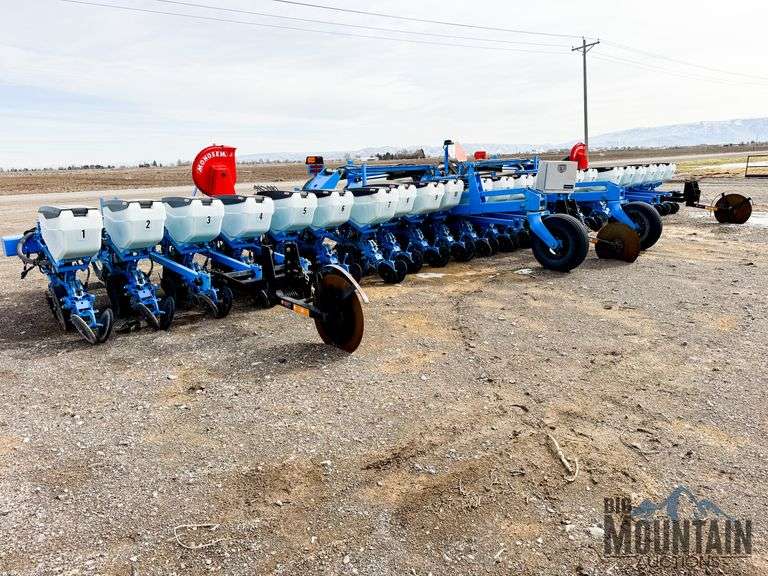 Monosem 24 22" Row Folding Planter - Big Mountain Auctions
