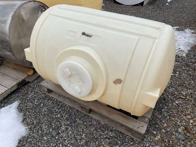 110 Gallon Poly Tank - Booker Auction Company