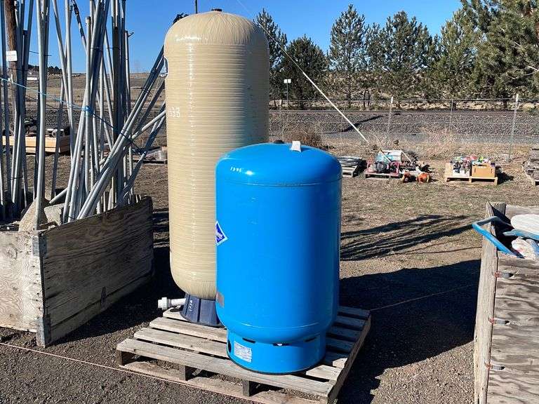 Well Mate Water Pressure System Tank, Challenger Diaphragm Well Tank ...