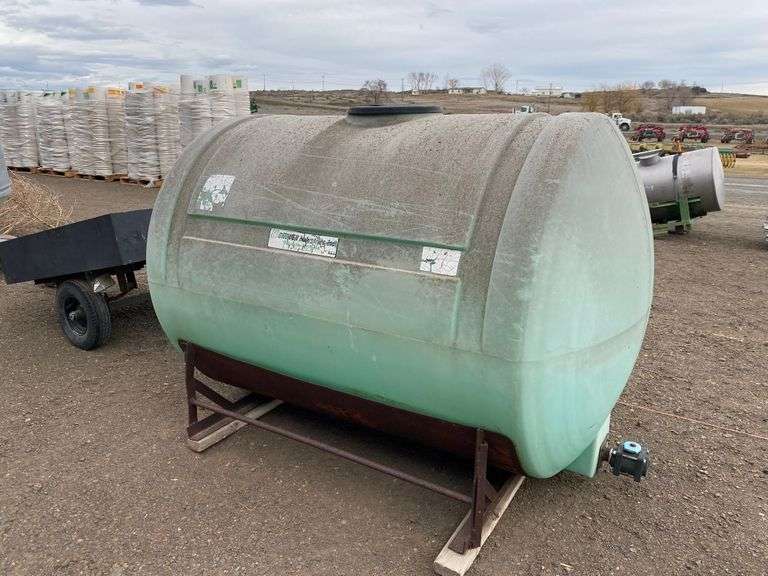 Snyder Industries 400 Gallon Poly Tank & Frame - Booker Auction Company