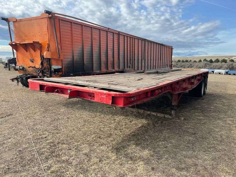 1958 Peerless 32' Flatbed Trailer - Booker Auction Company