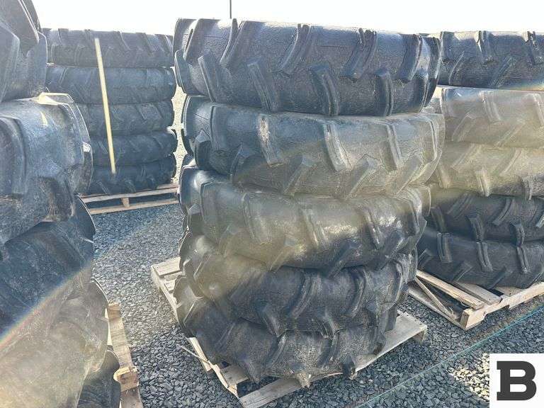 11.24.5 Circle Tires & Rims - Booker Auction Company