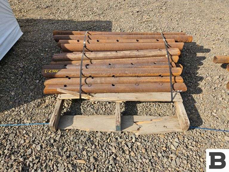 Freestanding Panel Columns - Booker Auction Company