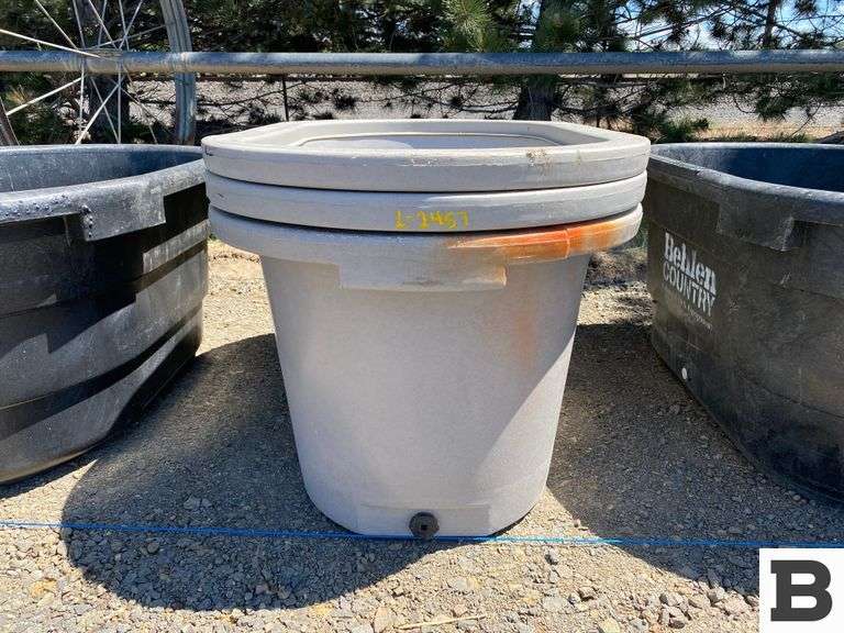 Behlen Country Rigid Poly Stock Tanks - Booker Auction Company