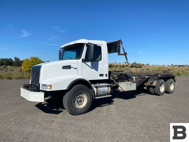 2002 Volvo VHD Roll Off Truck - City of Richland Surplus - Booker ...