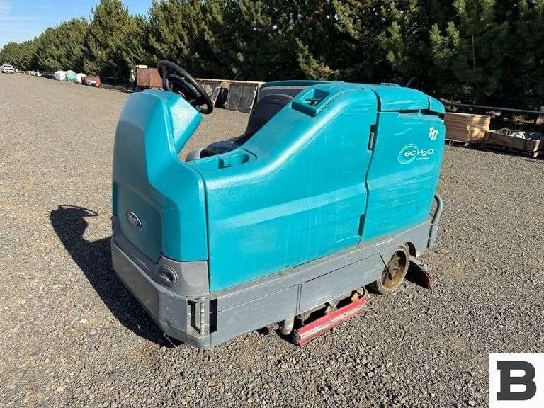 Tennant T7 Ech20 Floor Scrubber - Booker Auction Company