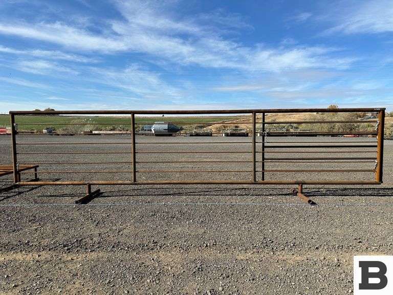 24' Freestanding Panel with 8' Gate - Booker Auction Company