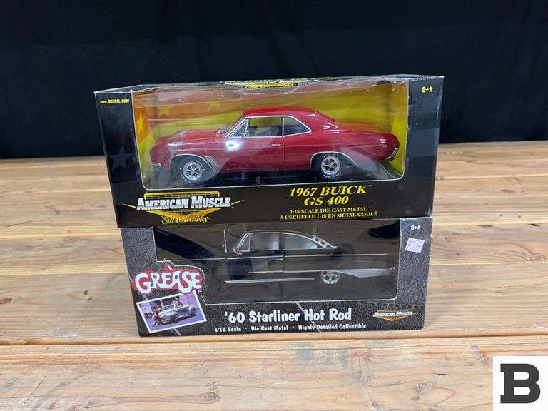 (2) American Classics Replica Toy Cars 1:18 Scale - Booker Auction Company