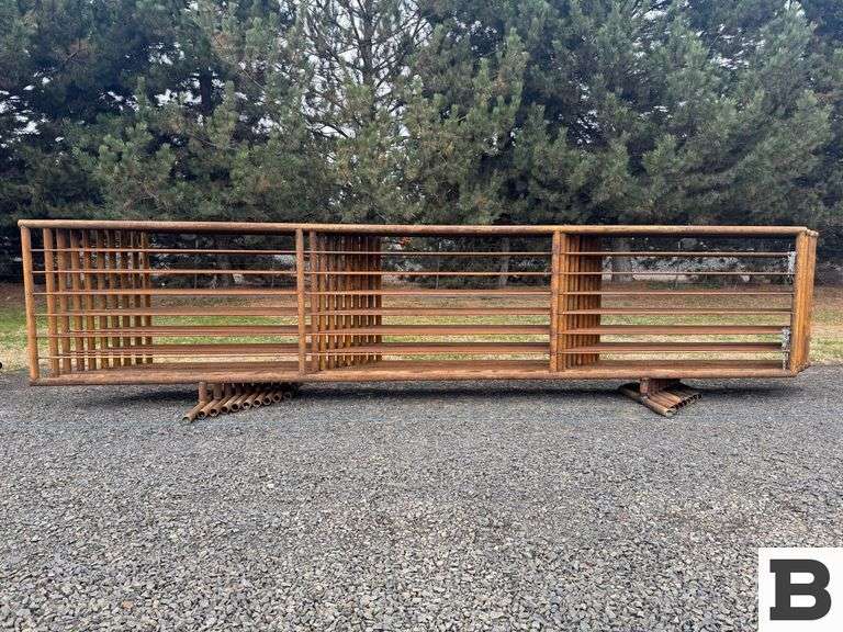 24' Free Standing Panels - Booker Auction Company