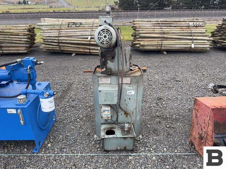 World Machinery & Saws System Chop Saw - Booker Auction Company
