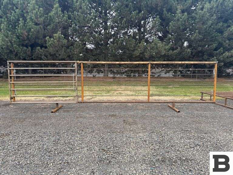 24' Free Standing Panel w/ 8' Gate - Booker Auction Company
