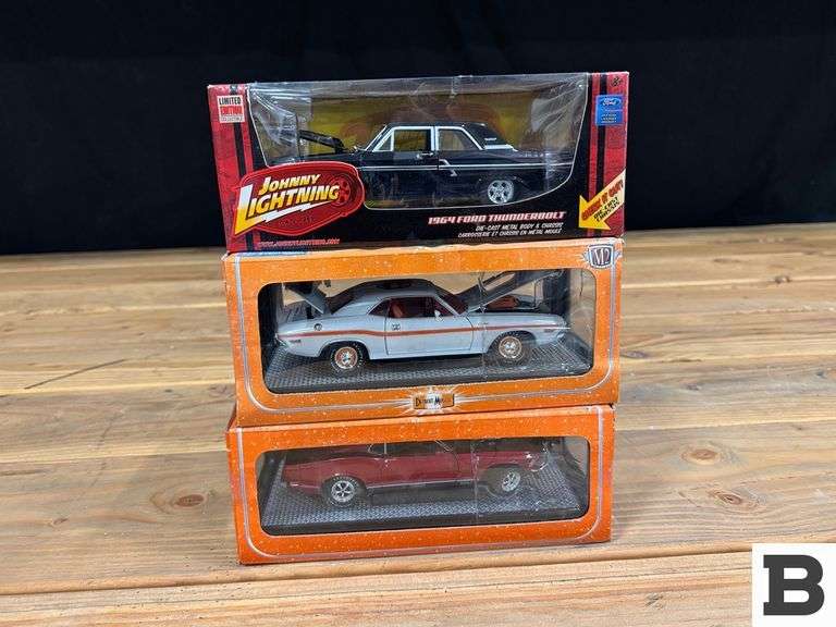 (2) M2 Machines (1) Johnny Lightning Replica Toy Cars - Booker Auction ...
