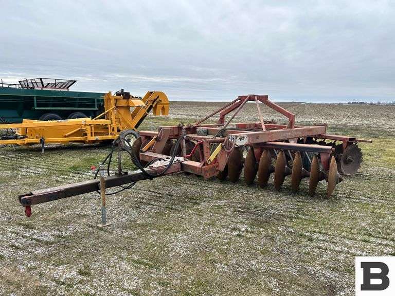 International 780 Offset Disc - Mesa, WA - Booker Auction Company