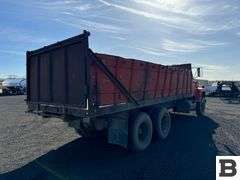 1975 Ford 800 Flatbed Truck - Booker Auction Company