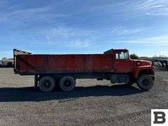 1975 Ford 800 Flatbed Truck - Booker Auction Company