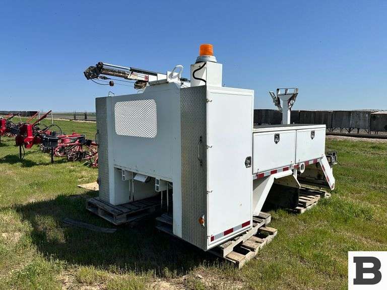 Utility Service Box - Warden, WA - Booker Auction Company