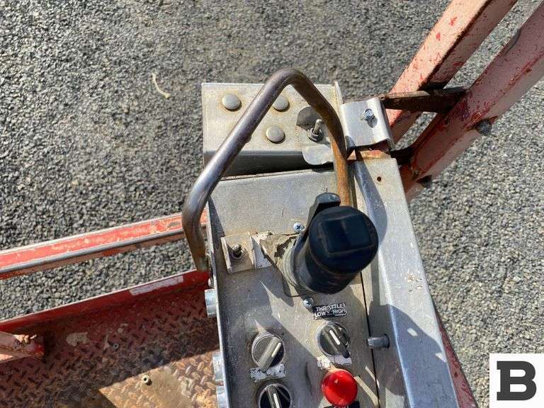 2005 SkyJack SJ7127 Scissor Lift - Booker Auction Company