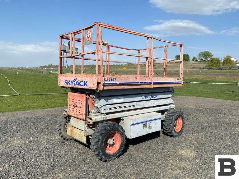 2005 SkyJack SJ7127 Scissor Lift - Booker Auction Company