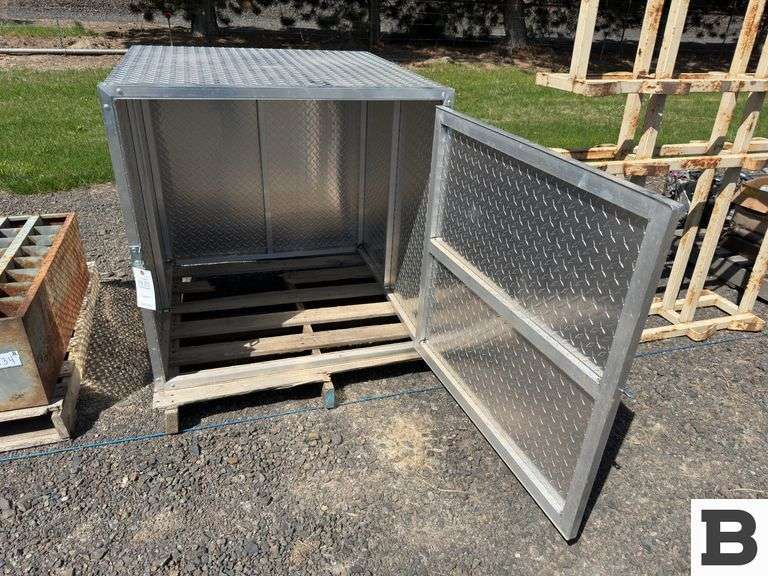 Diamond Plate Storage Box - Booker Auction Company