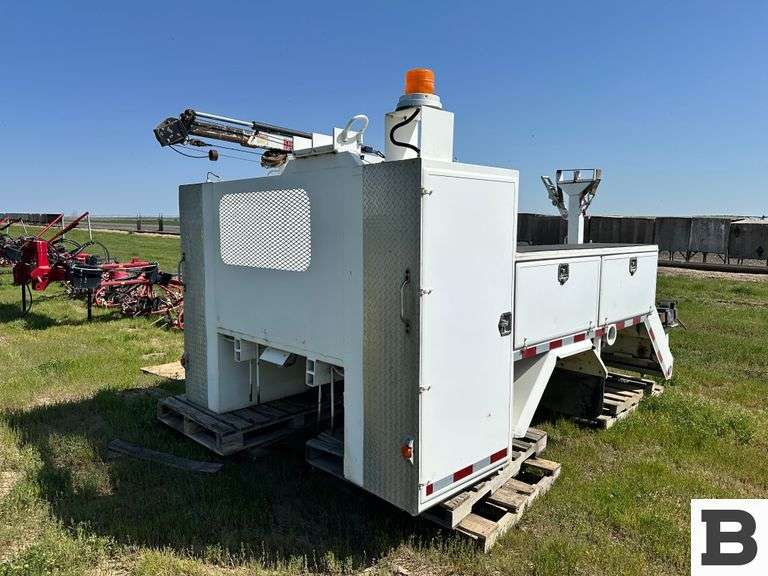 Utility Service Box - Warden, WA - Booker Auction Company