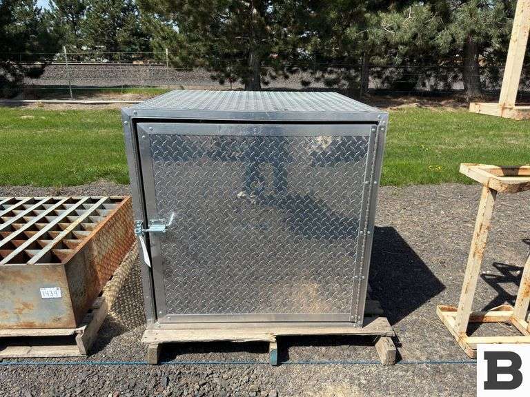 Diamond Plate Storage Box - Booker Auction Company