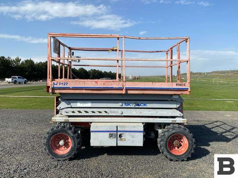 2005 SkyJack SJ7127 Scissor Lift - Booker Auction Company