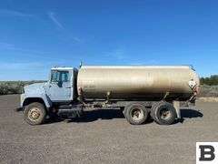 1979 Ford 8000 Tank Truck - Booker Auction Company