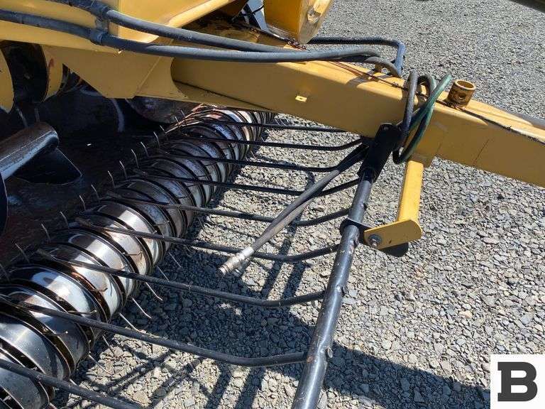 Challenger SB44 Small Baler - Booker Auction Company