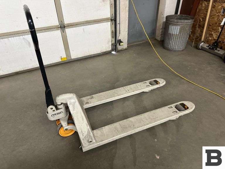 Crown PTH50 Pallet Jack - Booker Auction Company
