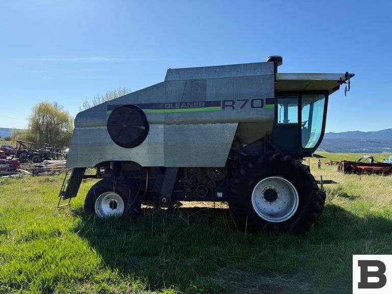 Gleaner R70 Combine - Enterprise, OR - Booker Auction Company
