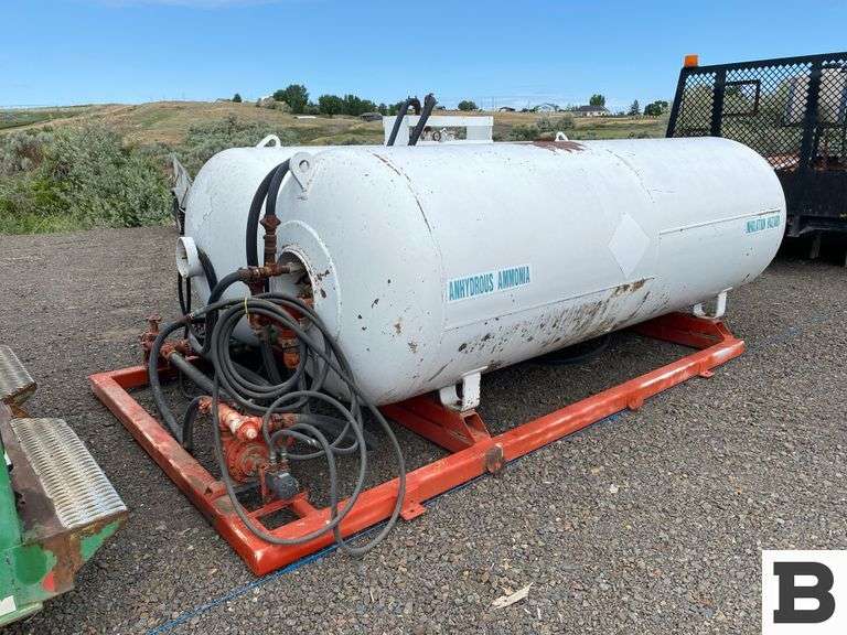 Anhydrous Ammonia Tanks and Mounting Frame - Booker Auction Company