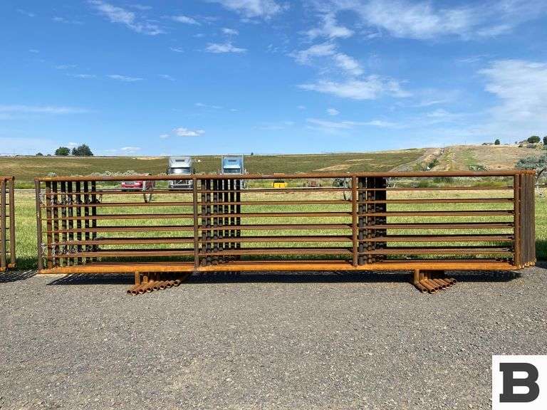 24' Free Standing Panels - Booker Auction Company