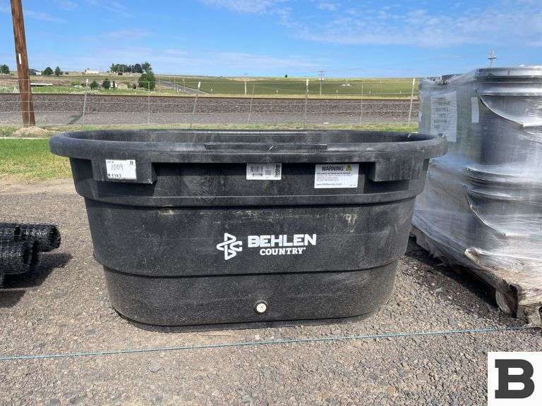 BEHLEN Country Poly Hog Waterer - Booker Auction Company