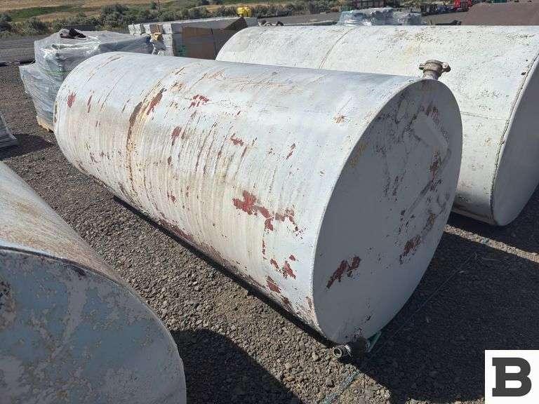 550 Gallon Fuel Tank - Booker Auction Company
