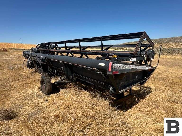 1995 Macdon 960 30' Header - Kennewick, WA - Booker Auction Company