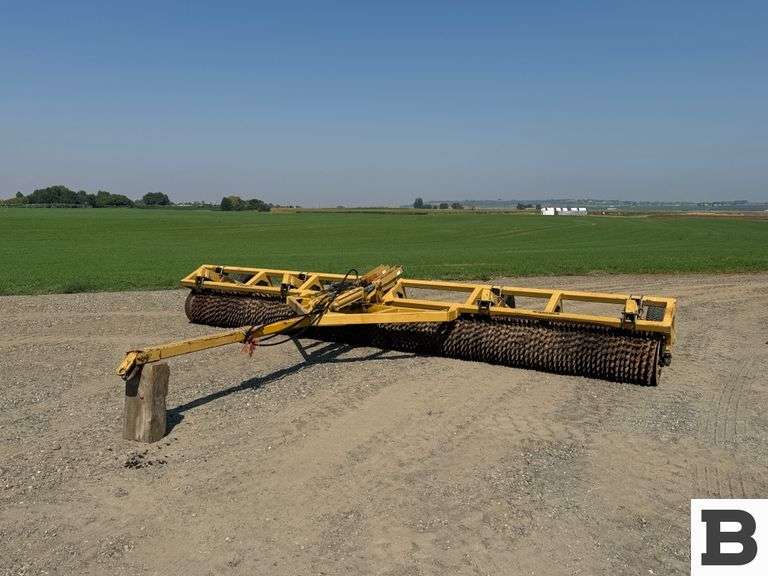 Schmeiser 20' Packer - Booker Auction Company