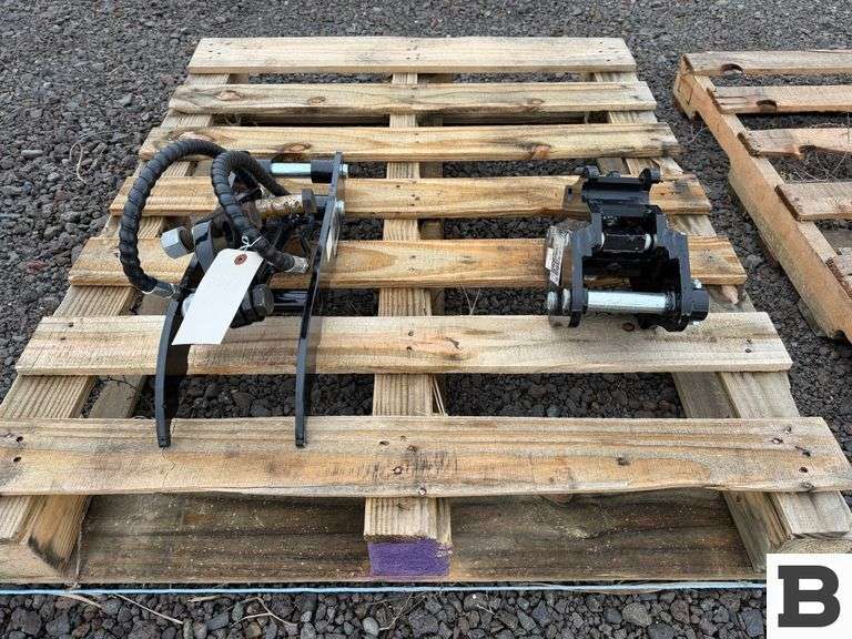 IRanch Hydrualic Thumb Clamp and Semi-Automatic Quick Hitch - Booker ...
